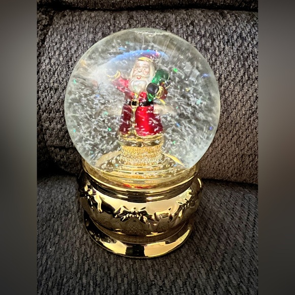 Holiday | Santa Gold Waterglobe Santa Claus Is Coming To Town San ...